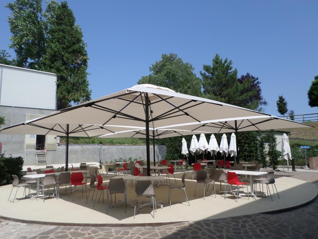 Grand parasol pour restaurant et hôtel en 3x4m, 4x4m 5x5, 5x6m et 6x6m ...
