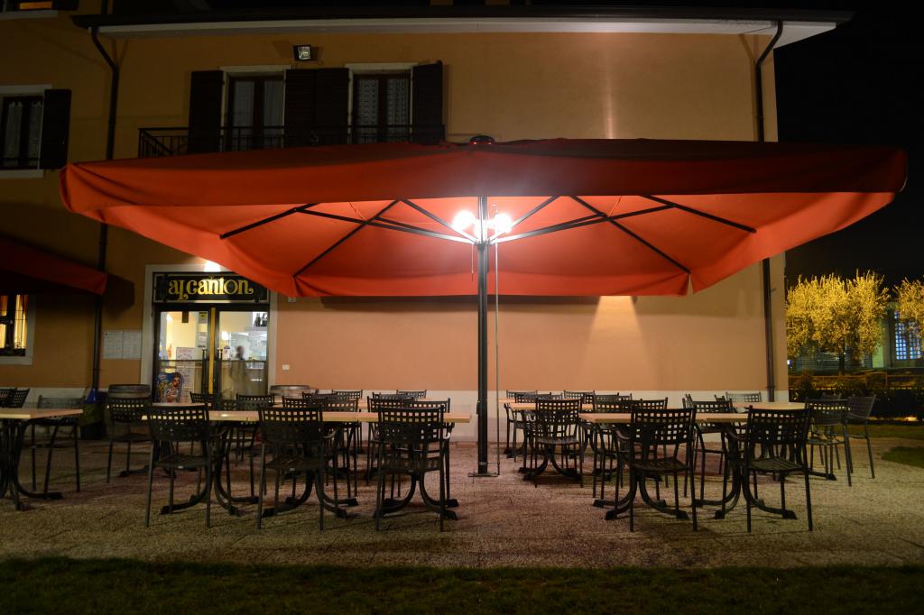 Grand parasol pour restaurant et hôtel en 3x4m, 4x4m 5x5, 5x6m et 6x6m ...